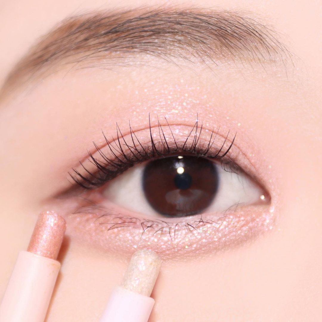 5 Tips to Wear Glitter for the Most Insta-Worthy Selfie | STYLEVANA